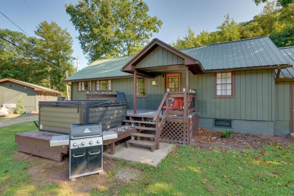 Private Hot Tub Main Cabin At Elk Creek Escape! - Pennsylvania
