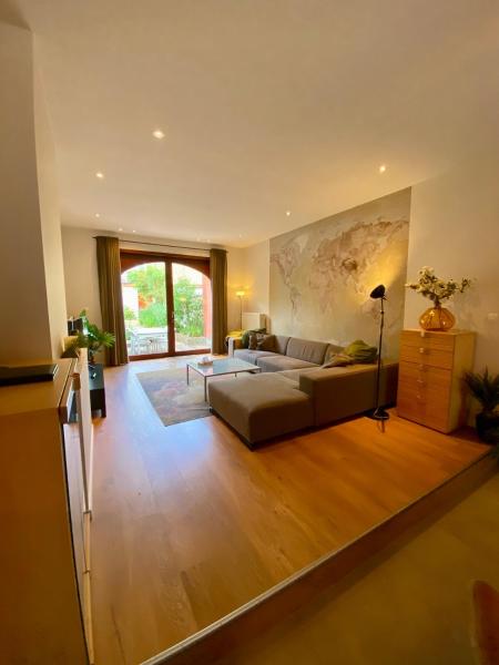 Spacious Holiday Home - Oostkamp