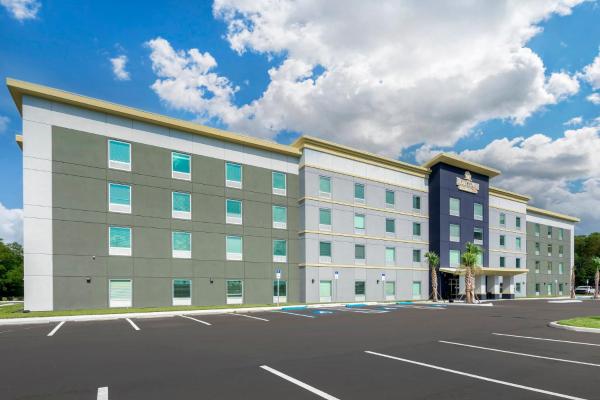 Hometowne Studios By Red Roof Tampa - Airport -