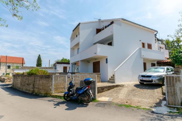 Apartments Lada - Bol