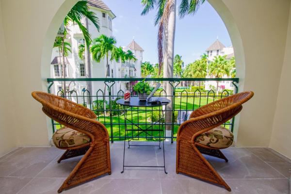 Heart Of Ocho Rios-free Beach Acess-king Bed-pool-free Parking-gated Complex-free Wifi 100mbps - Jamaica