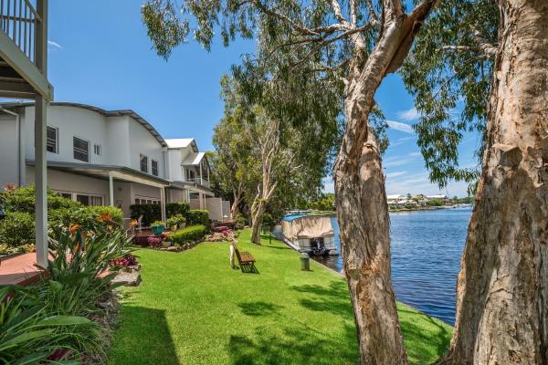 Noosa Entrance Waterfront Resort - Noosaville