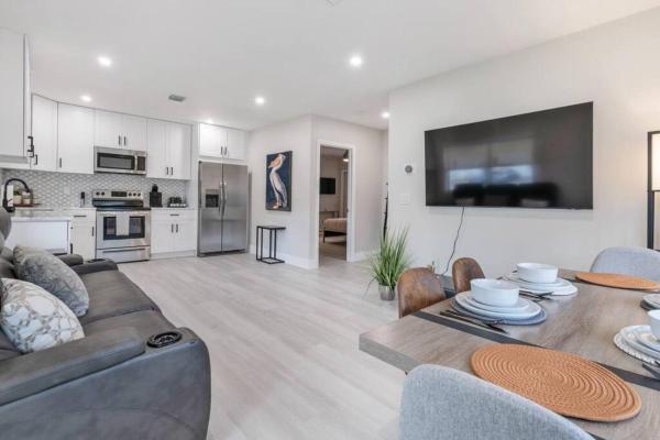 Cozy Victoria Park Retreat Unit 3 - Las Olas Beach - Fort Lauderdale, FL