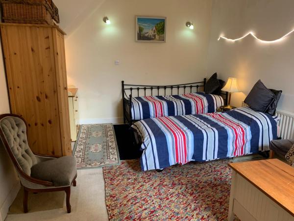 Spacious & Quiet Twin Room In Town Centre Free Parking - Ardrossan, UK