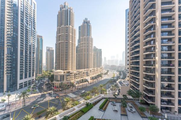 Modern 2br I Partial Burj Khalifa & Boulevard View - Dubai