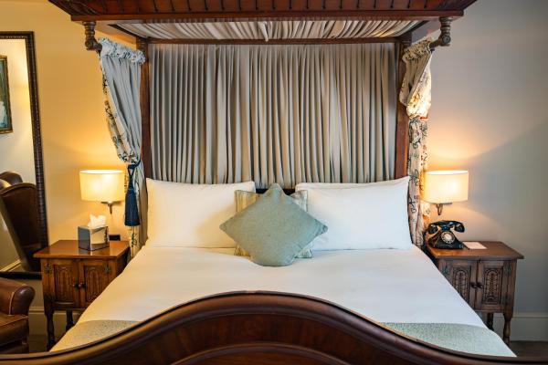 The Red Lion Hotel - Hayes