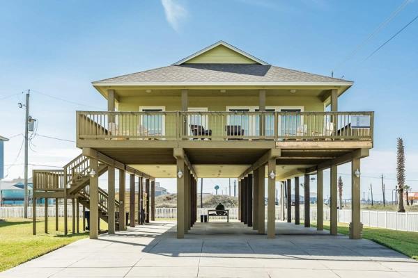 Blue Swordfish Bungalow - 4 Bed, 4 Bath - Short Walk To Beach And Gulf Water! - Surfside Beach, TX