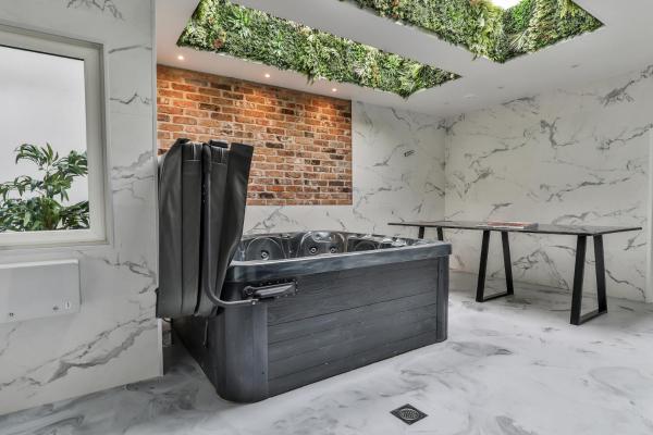 23 Trafalgar Square - Scarborough