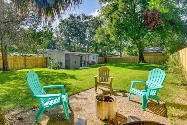 Emerald Coast Home Outdoor Entertainment Area! - Mary Esther, FL