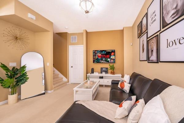 Epic Arty Retreat Near Disney - Kissimmee, FL