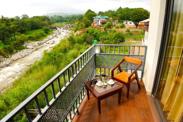 Aachman River And Valley View Resort Dharamshala - A Riverside Resort With Balcony View - Kangra