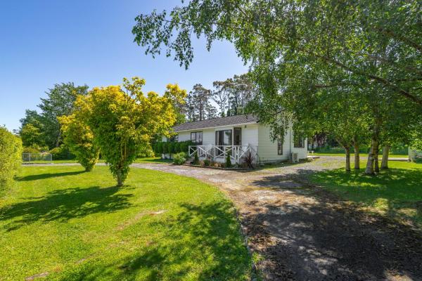 Sunny And Central On Big Section - Greytown