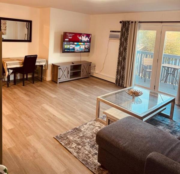 Executive Upper Floor Apartment 10 - Fairbanks, AK