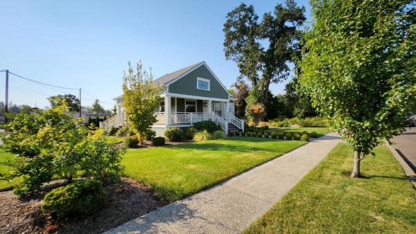 The 1908 Bungalow - Silver Falls State Park, Oregon