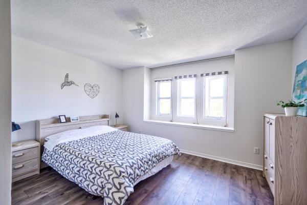 Modern Townhouse On Yonge St 3 Bedrooms Prime Location Stylish Interior - Markham, Canada