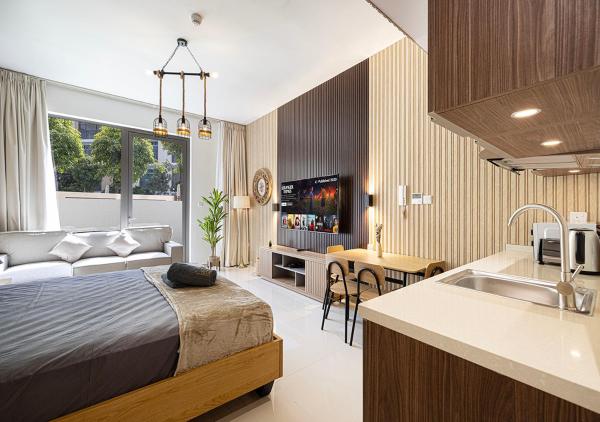 Apartment With Private Garden - Luxe Gold - Sharjah