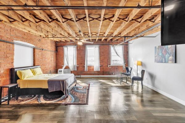 Stylish Chic Retreat At Lafayette Lofts Apts - MGM Grand Detroit