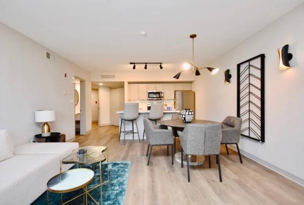 Lux Jacuzzi Suite - Top Level - Horseshoe Valley, ON