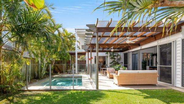 Elanda St Home Luxurious Beachside Living - Noosa