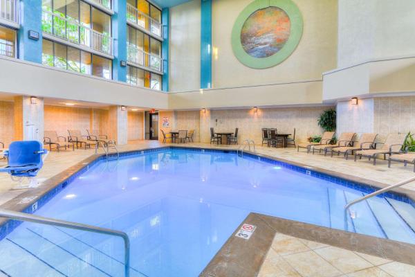 Quality Inn Near The Island Pigeon Forge - Douglas Lake, TN
