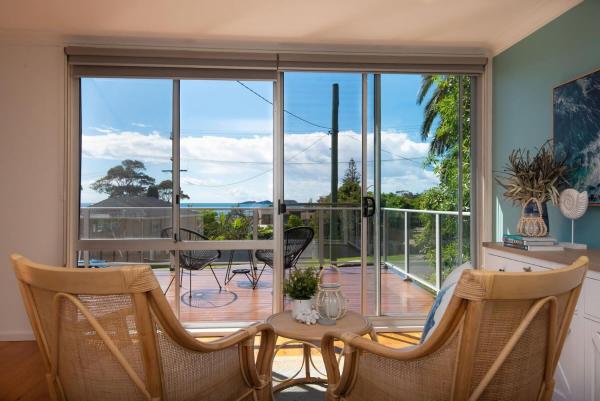 Azure Sands Ocean Views In Batehaven - Long Beach