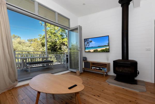 Broulee Beach Bliss - Ocean Views And Surf - Batemans Bay