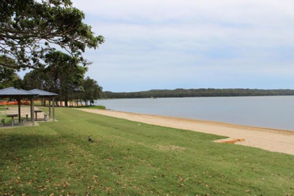 Lake Front Home Relax Unwind - Toukley