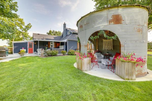 City Girl Farmhouse In Hudsonville With Hot Tub - Michigan