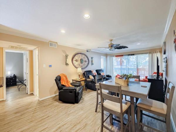 Alluring Lakefront Condo - Conroe, TX