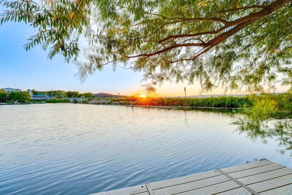 Okee Bay House On Lake Wisconsin With Private Dock! - Wollersheim Winery & Distillery