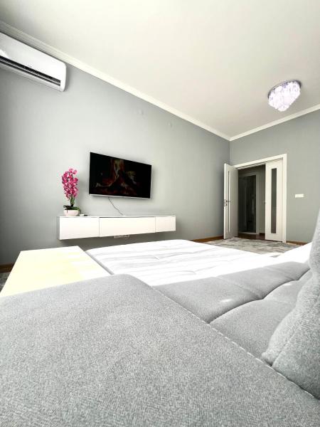 -Daniels Suit -Close To Magic City And Chorsu Bazar - Tashkent