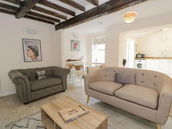 The Old Stables - Pet-friendly Stay Near Ruthin Castle With Parking - Ruthin