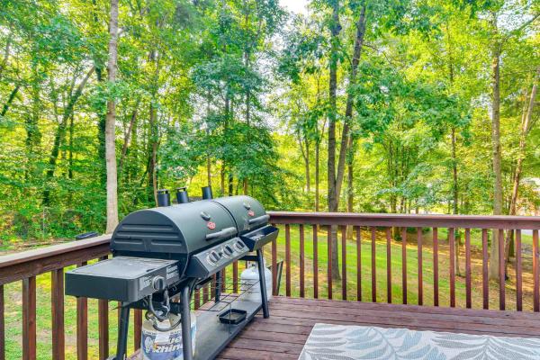 Private Yard And Deck High Point Home Base! - High Point, NC