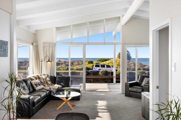 Beachfront Retreat - Tauranga