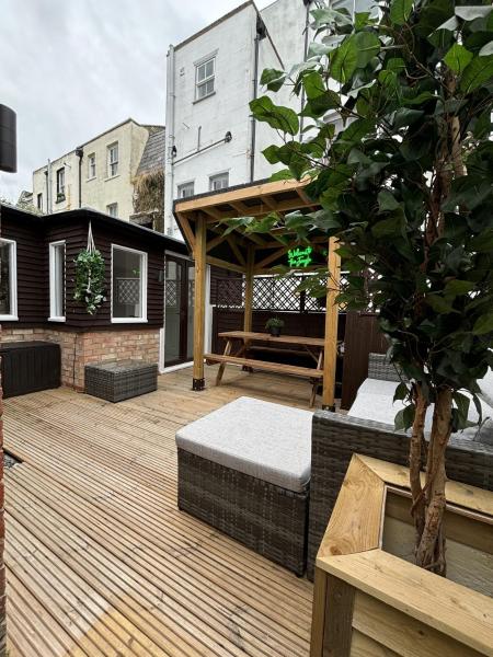 Coastal Comfort Seaside Cabin With Spacious Garden - Broadstairs