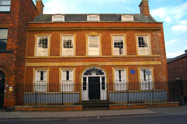 2 Bedroom Apartment - Free Parking - Lincolnshire