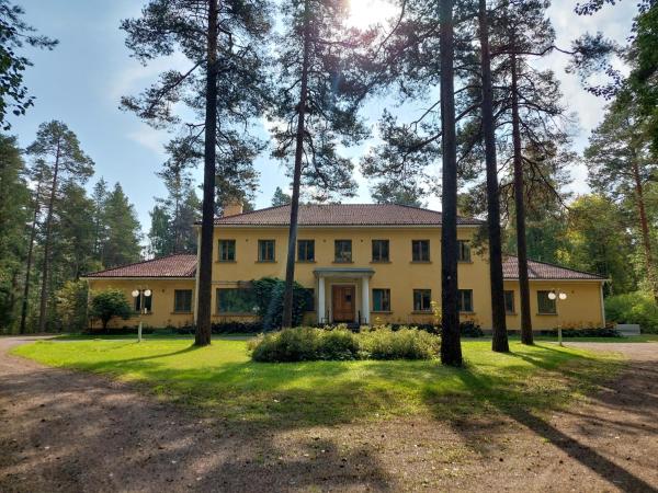 Majoitus Jaetuissa Huoneissa Sisältäen Ruokailut - Lappeenranta
