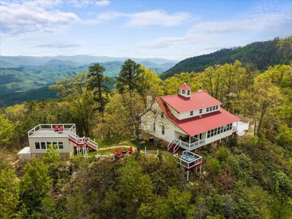 Cloud View Manor Stay Above The Clouds - Sevierville, TN