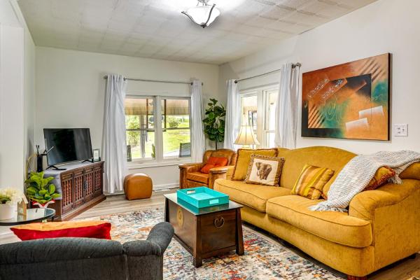 Lakeview Vacation Rental - Walk To Crystal Lake! - Whispering Pines, NC