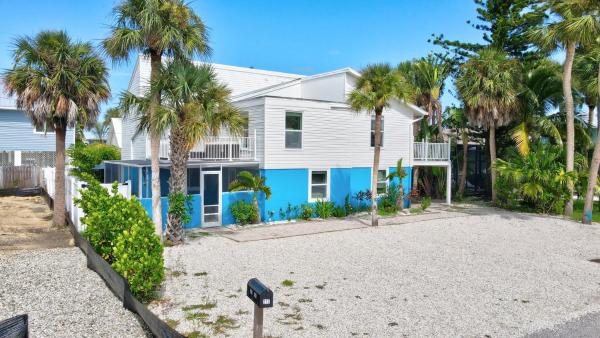 Charming Fort Myers Beach House - Fort Myers Beach, FL
