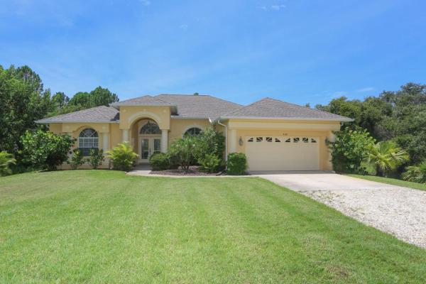 Parrot's Paradise - Spacious Walk To Beach Pool Home With Privacy - Venice, FL