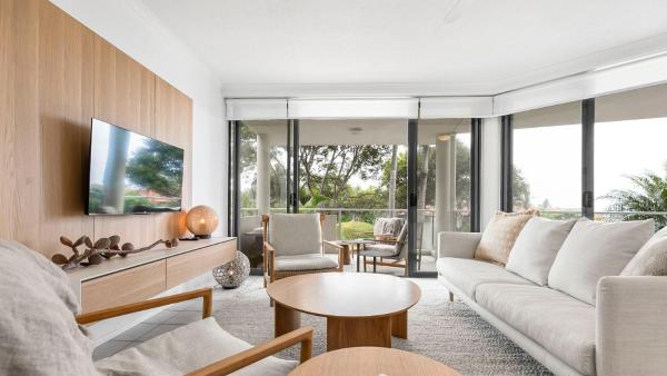 Unit 3 21 Park Generous And Comfortable Beachside Abode - Noosa Heads