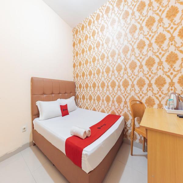 Reddoorz Near Rs Permata Cirebon - Cirebon