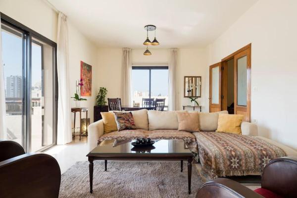 Hamra Exquisite 3 Bd Apartment - Beyrouth