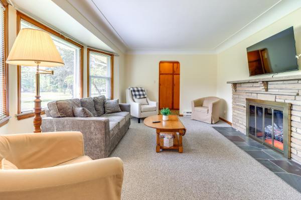 Home About 17 Mi To Detroit With Patio And Grill! - Southfield, MI