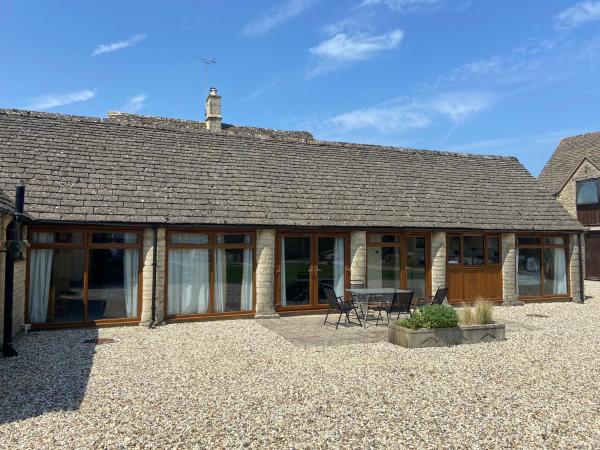 Stable Cottage, Old Mill Farm, Cotswold Water Park - Cirencester