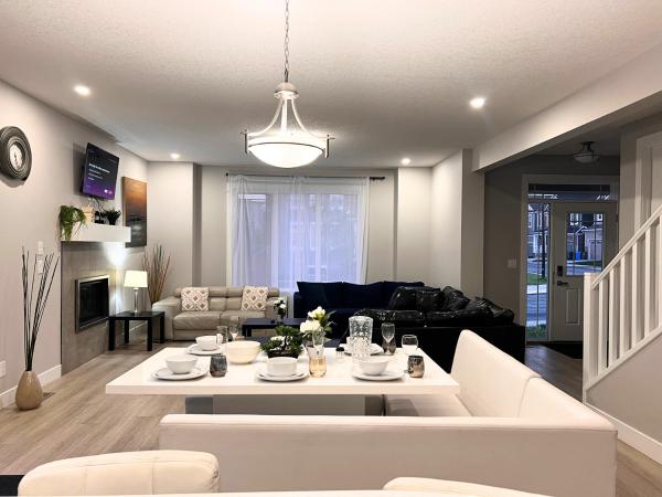 Flowealth Property Luxury Villa Near Lake Netflix Tv Wifi - 캘거리