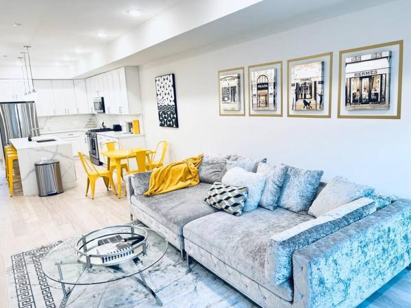 Designer 3bdr Penthouse With Private Rooftop Monument Views Near Popular H Street Corridor Parking Included Free Cancellation - Washington, D.C.