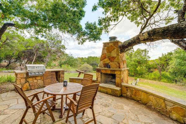 Lake Travis Home Near Marina With Spectacular Views! - Lake Travis, TX