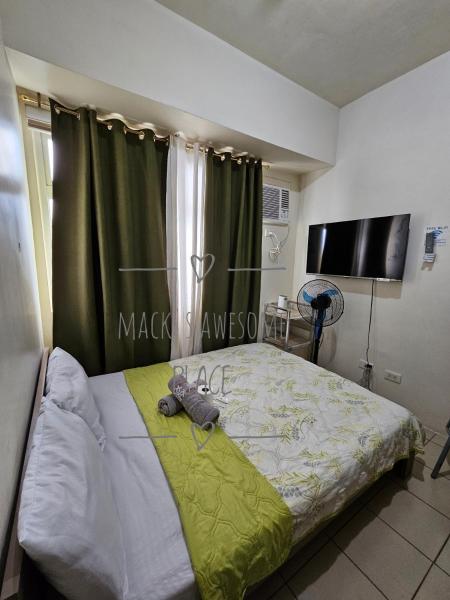 Macks Awesome 12 Place Fast Wifi Netflix - Makati
